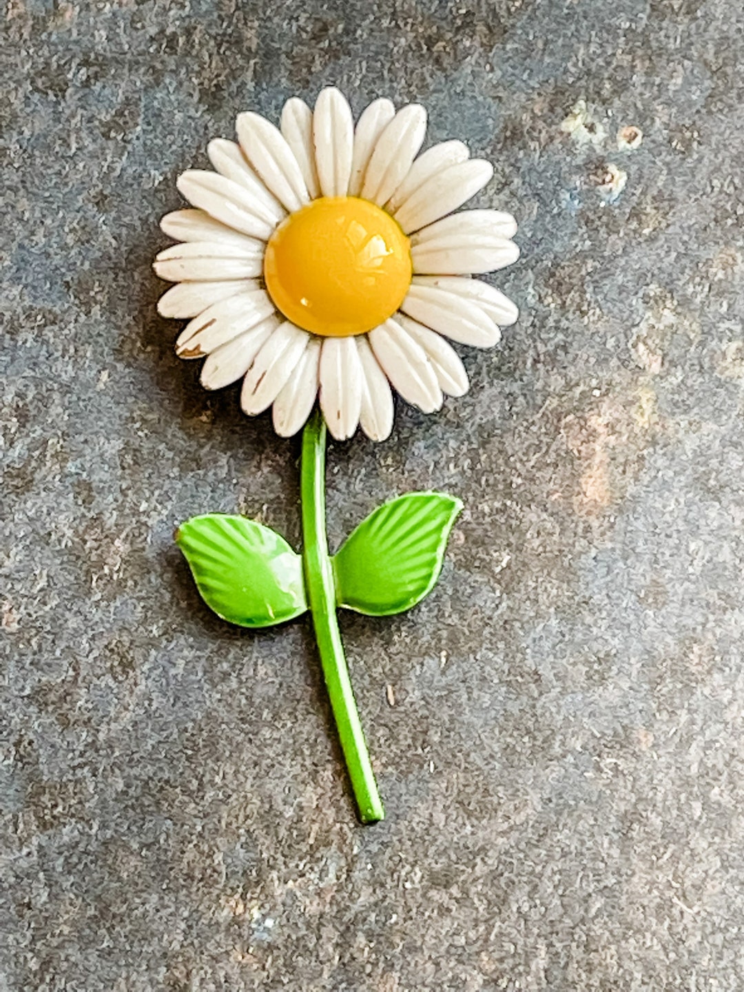 1960s Daisy Enamel Brooch - Etsy