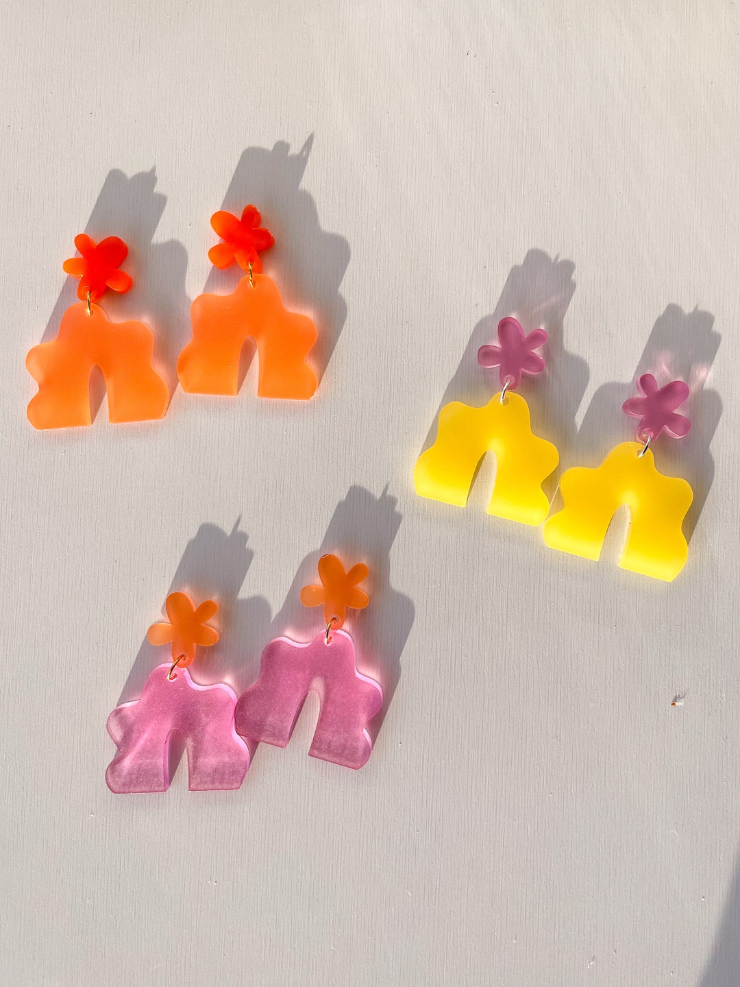 Sunnie Flower Blob Arch-seaglass//statement Earring//acrylic - Etsy