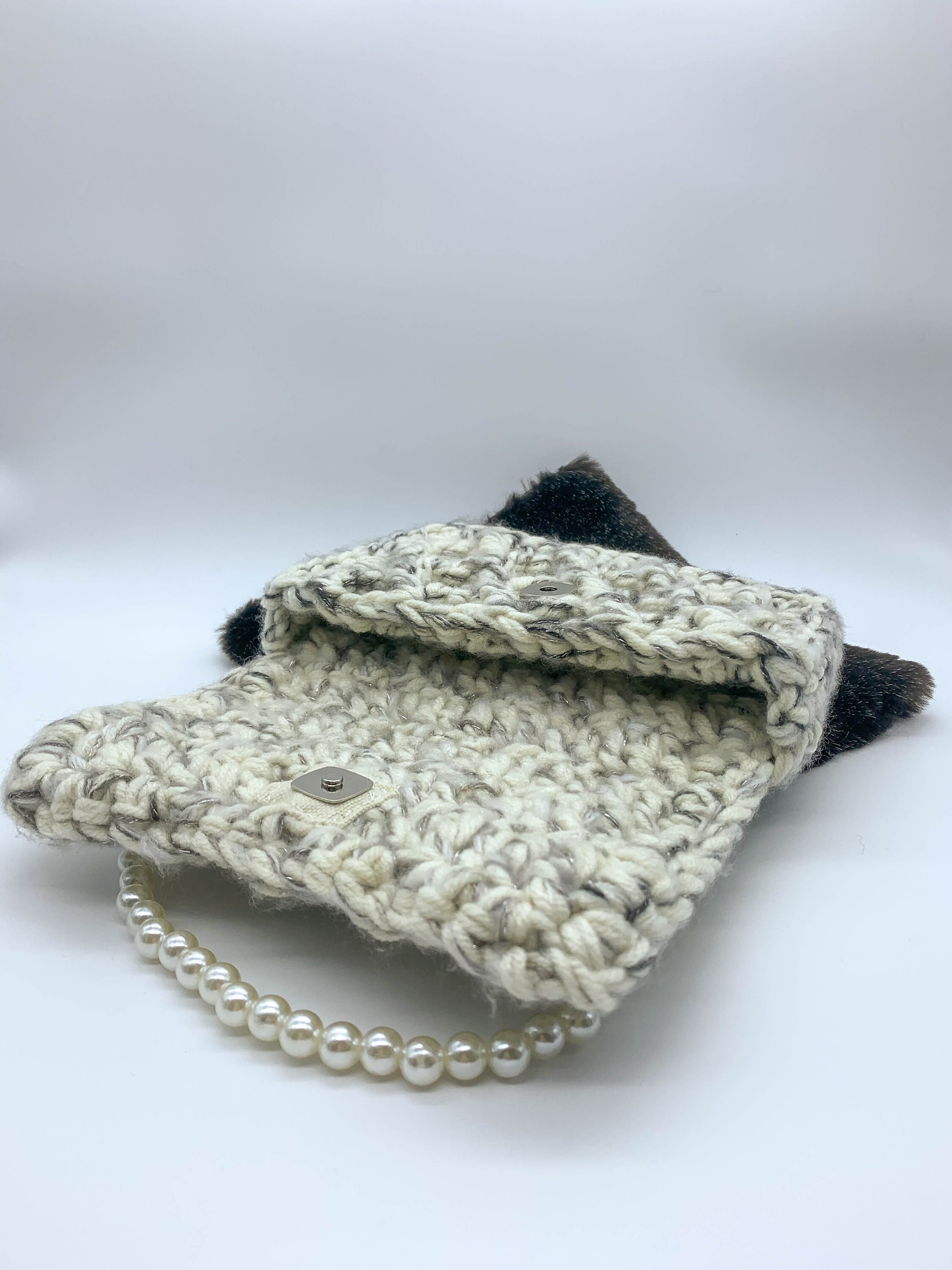 Cream White Vintage Style Handbag With Pearl Top Handle - One-of-a-kind ...
