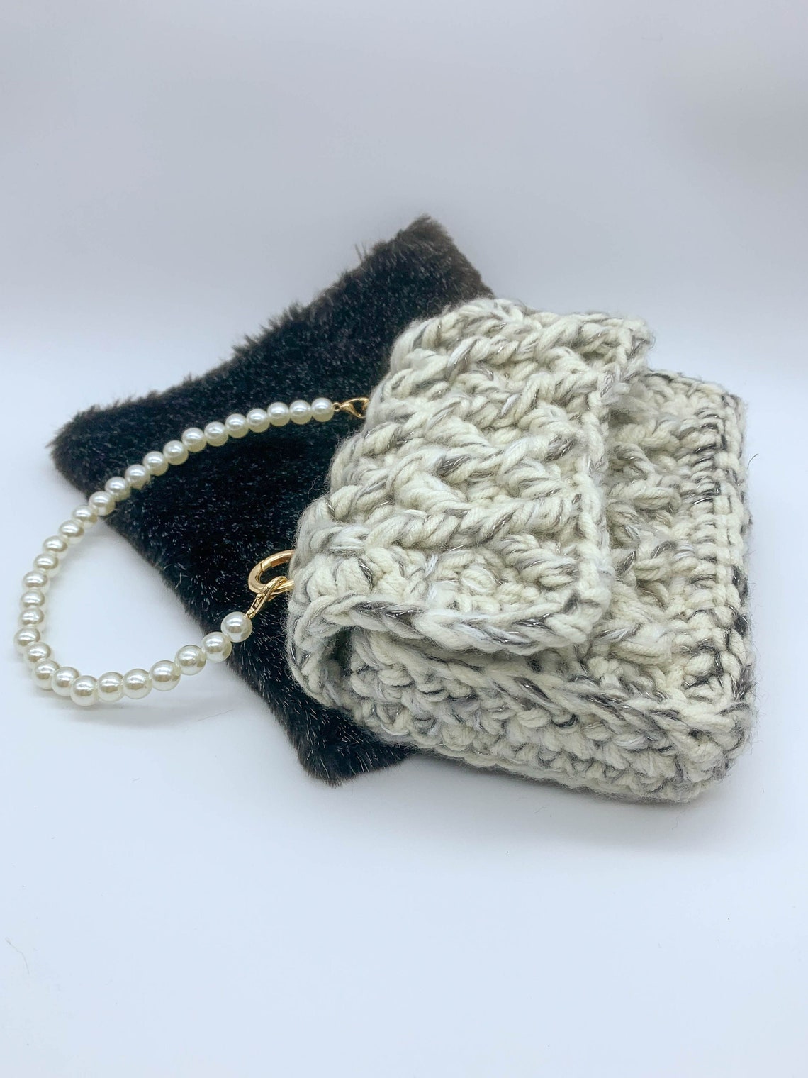 Cream White Vintage Style Handbag With Pearl Top Handle - One-of-a-kind ...