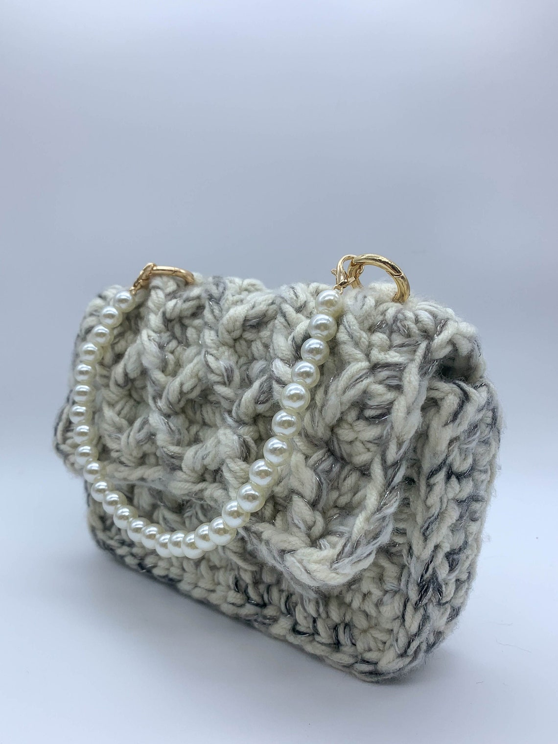 Cream White Vintage Style Handbag With Pearl Top Handle - One-of-a-kind ...