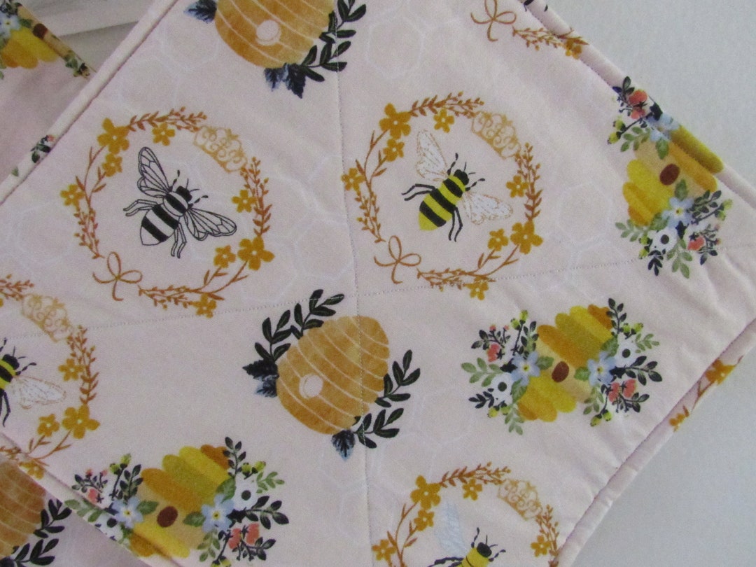Bee Potholders - Set of Two Thermal Lined Quilted Hotpads - Etsy