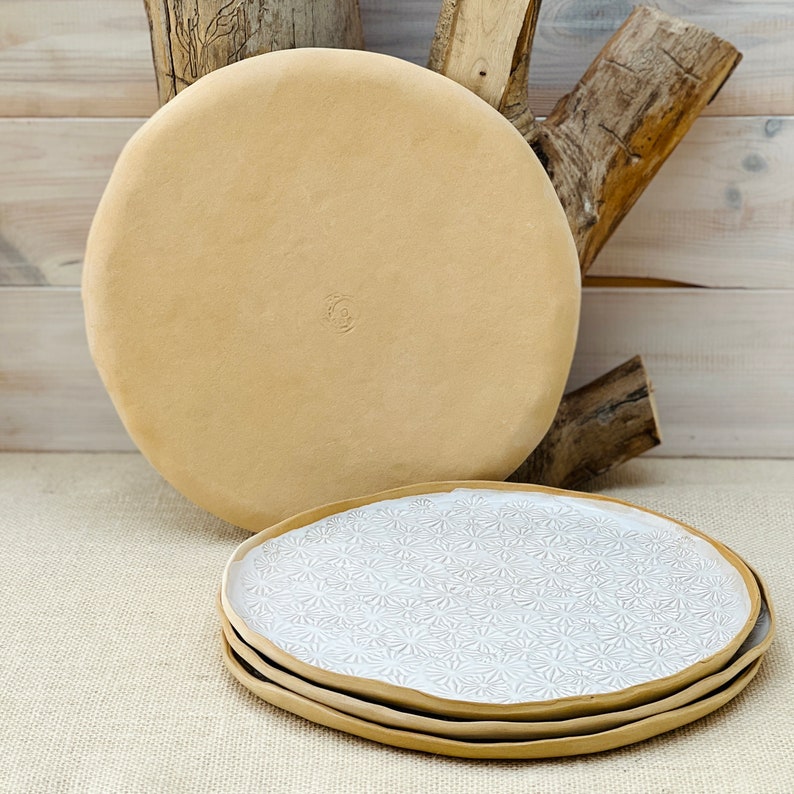 Ceramic Dinner Plate Daisy Pattern - Etsy