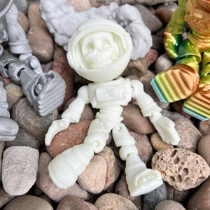 Astronaut Skeleton Articulated Flexi Fidget Toy Spaceman Reptile Desk ...