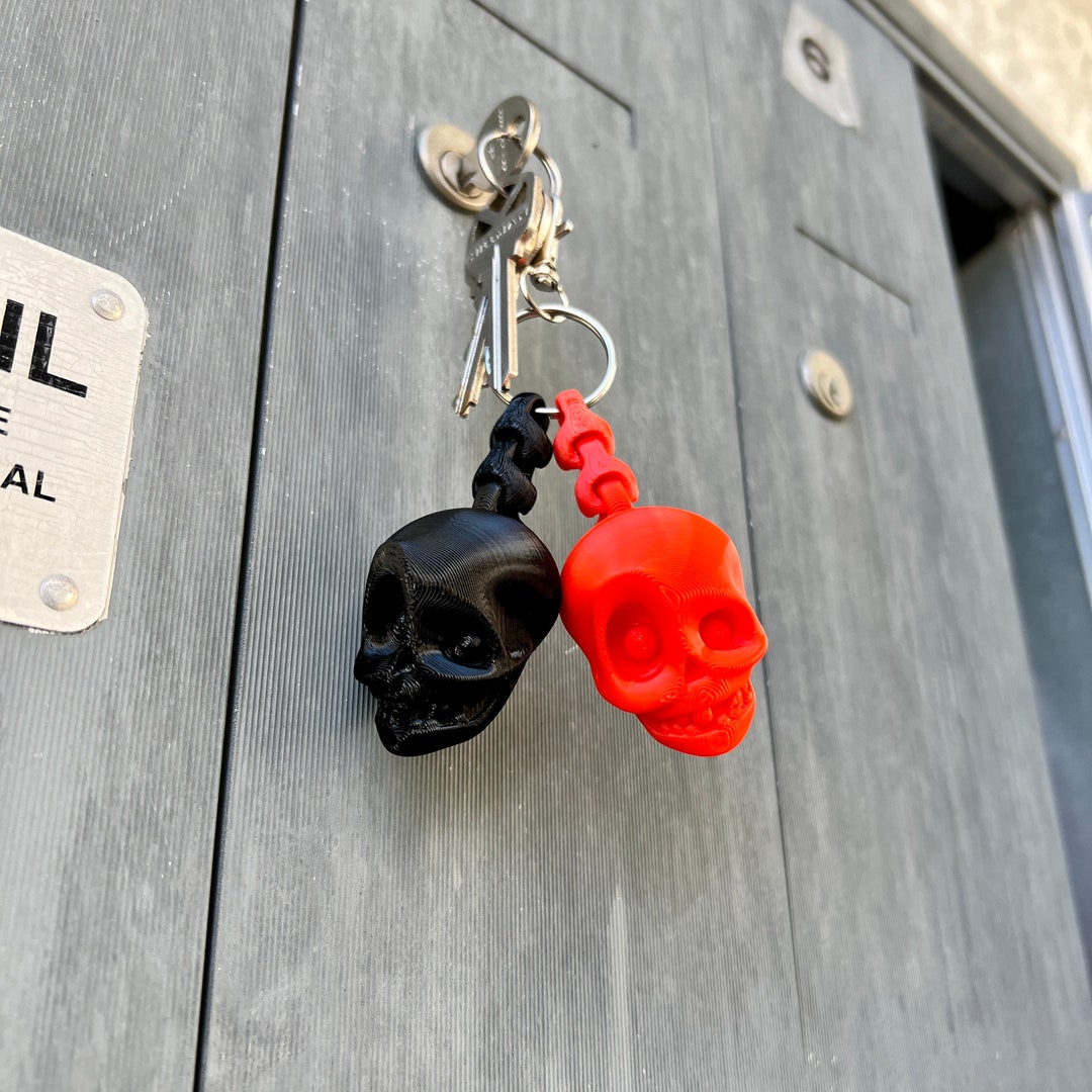 Skull Keychain Flexi Spine 3D Printed Print With 360 Metal Swivel ...