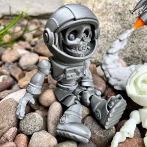Astronaut Skeleton Articulated Flexi Fidget Toy Spaceman Reptile Desk ...