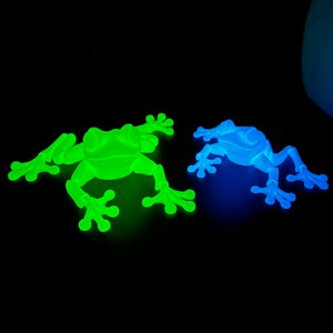 Flexi Frog 3D Printed Glow in the Dark Articulated Moveable Toy ...