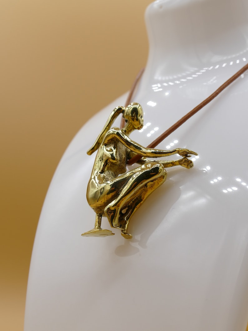 Xl 3d Erotic Pendant Peeing Pissing Woman Pee Etsy