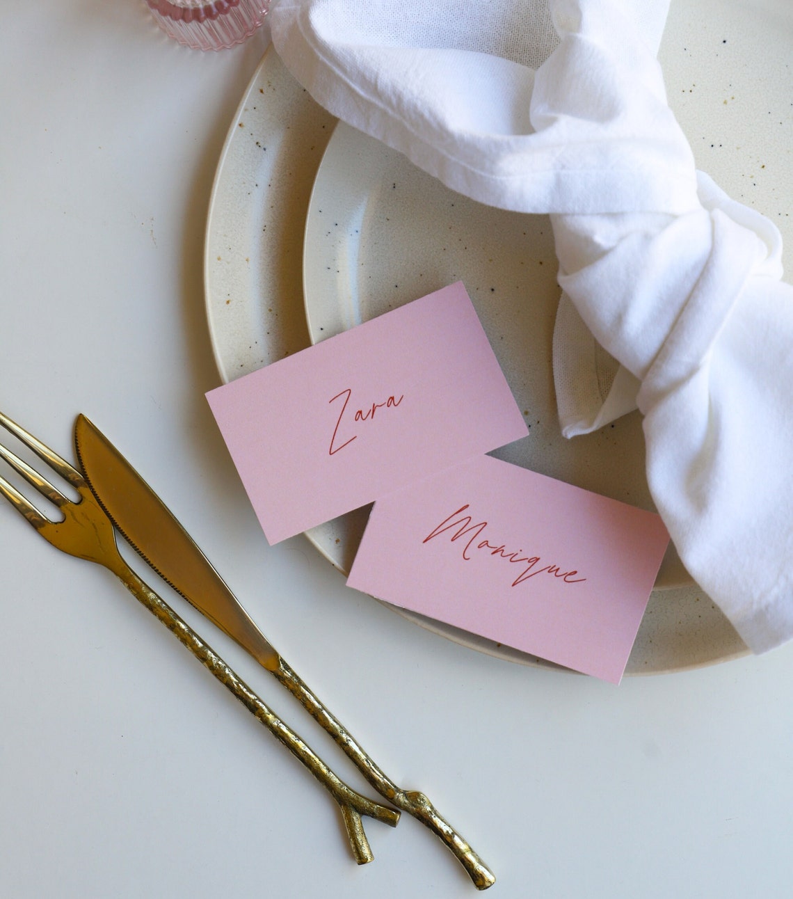 PLACECARDS | Wavy Border Pink Modern Hens Party/bachelorette Weekend ...