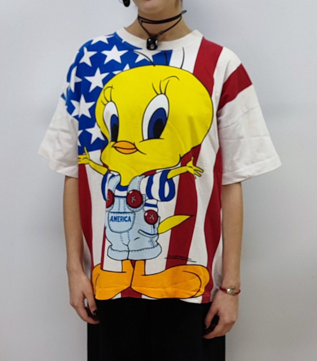 Vintage Warner Bros Tweety USA T-shirt Size M/L - 1996 Tweety Oversized ...