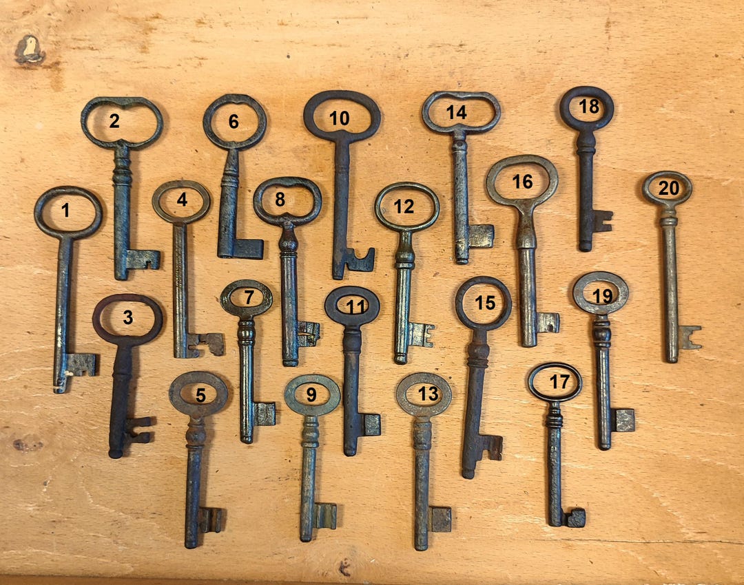 Original Vintage Rusty Iron Skeleton Keys From 1900 - Etsy