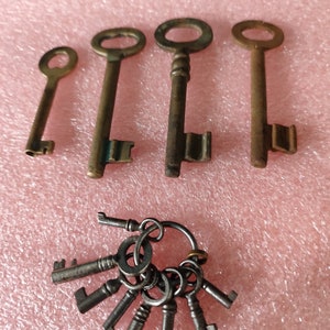 Original Vintage Rusty Iron Skeleton Keys From 1900 - Etsy