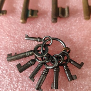 Original Vintage Rusty Iron Skeleton Keys From 1900 - Etsy