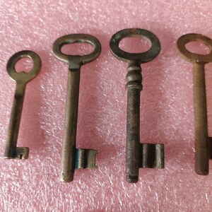 Original Vintage Rusty Iron Skeleton Keys From 1900 - Etsy