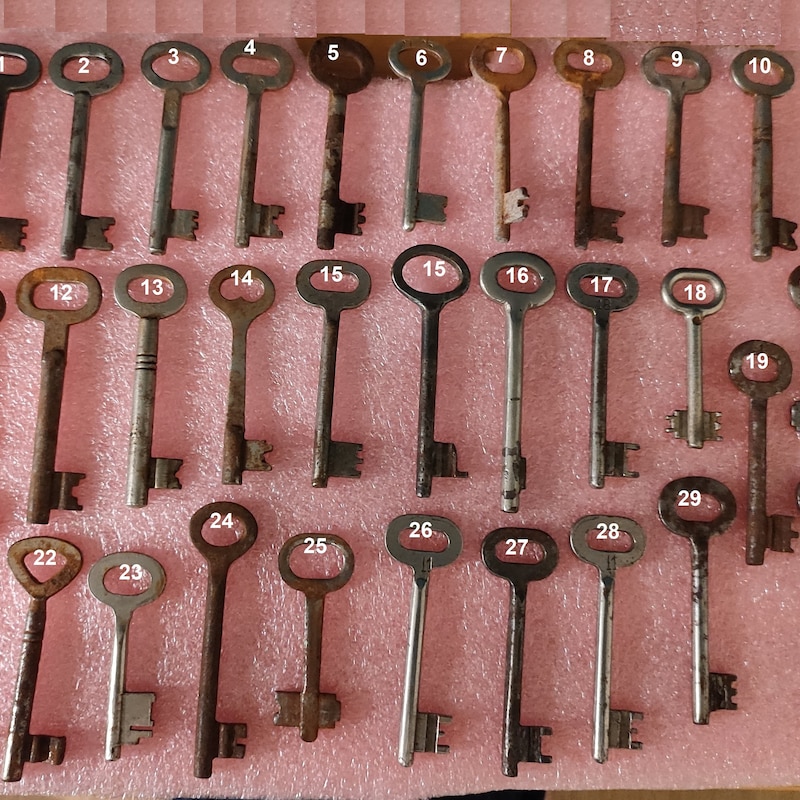 Old Skeleton Keys - Etsy