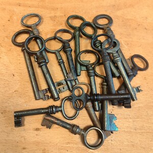 Original Vintage Rusty Iron Skeleton Keys From 1900 - Etsy