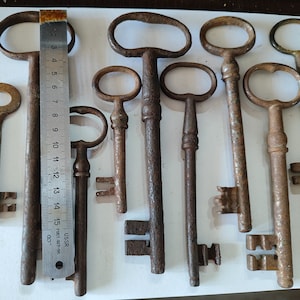 Original Vintage Rusty Iron Skeleton Keys From 1900 - Etsy