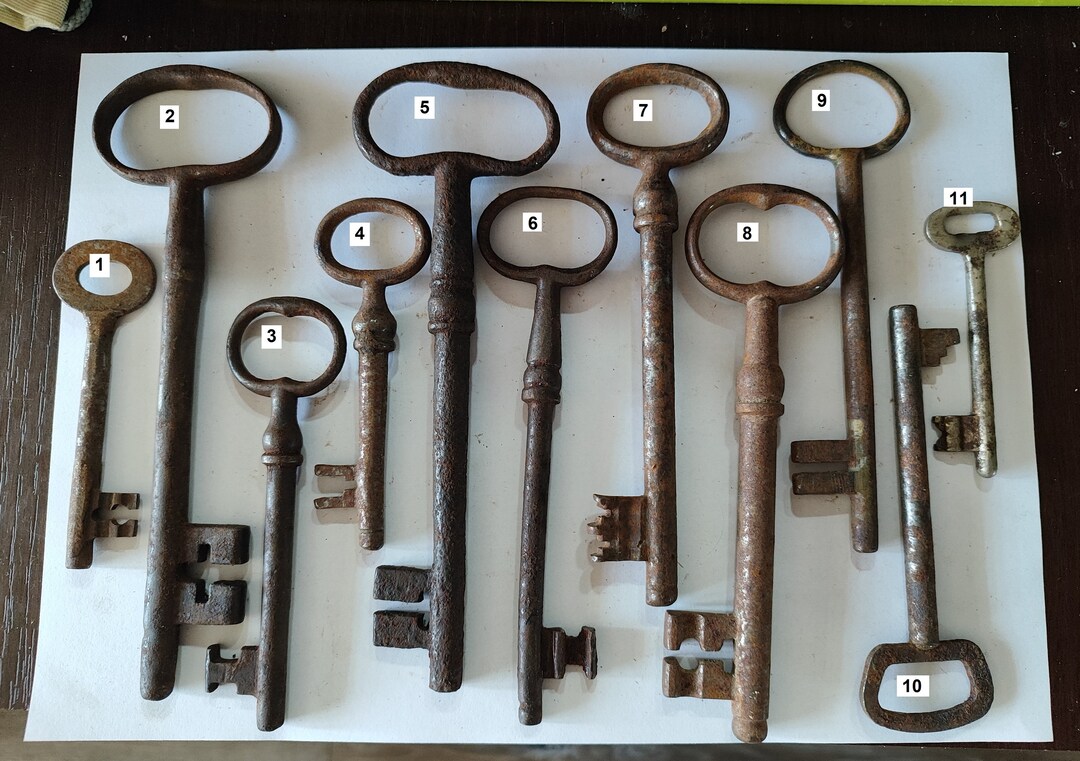 Original Vintage Rusty Iron Skeleton Keys From 1900 - Etsy