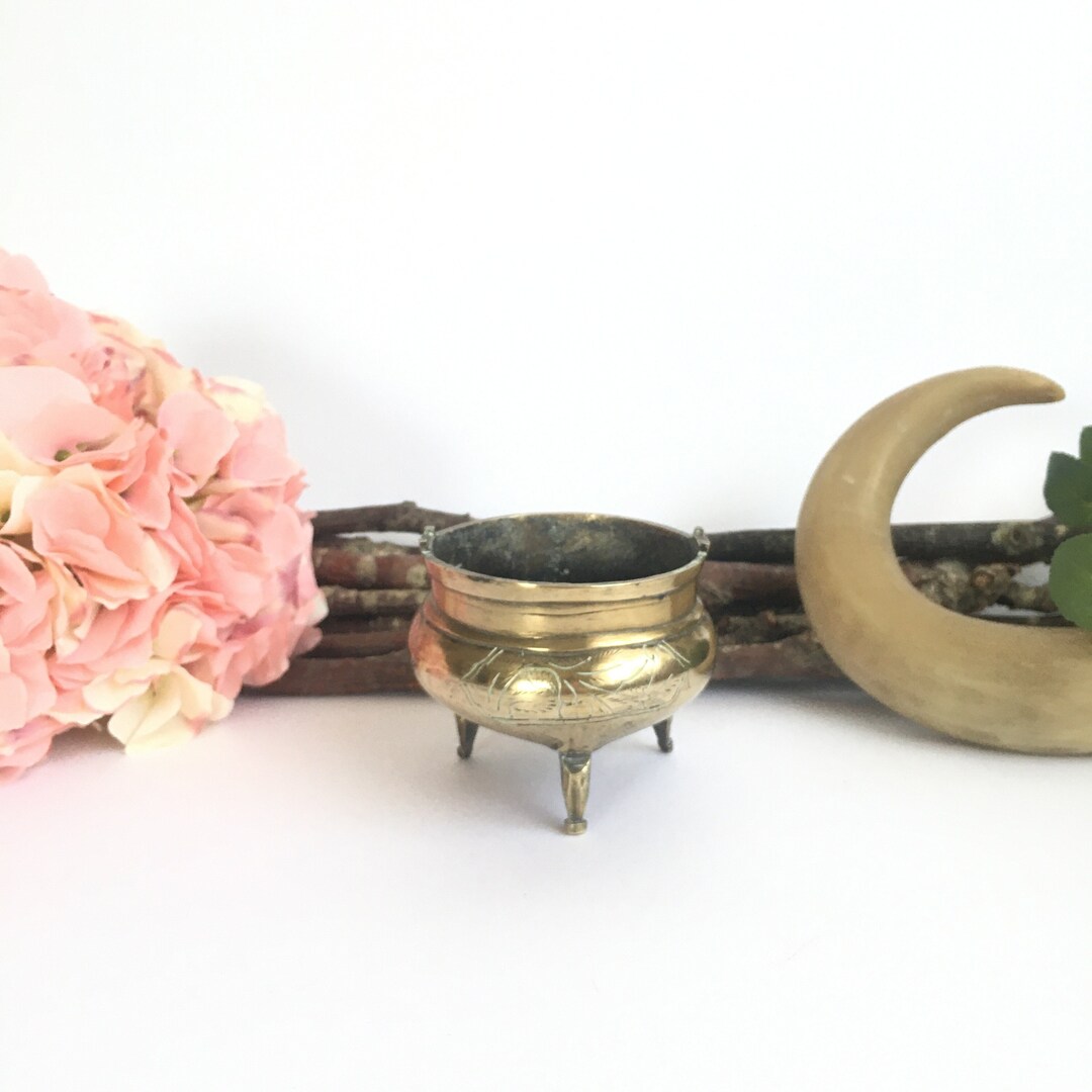 Cauldron Antique Chinese Brass Witches Cauldron Three Footed Pot ...