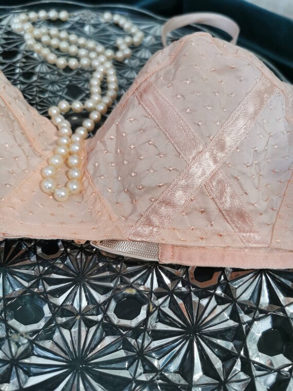 Vintage bra, 1960's satin light pink bullet bra lace … - Gem