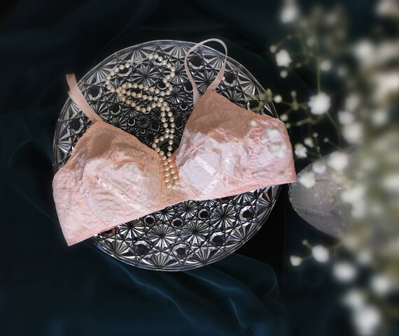 Vintage bra, 1960's satin light pink bullet bra lace … - Gem