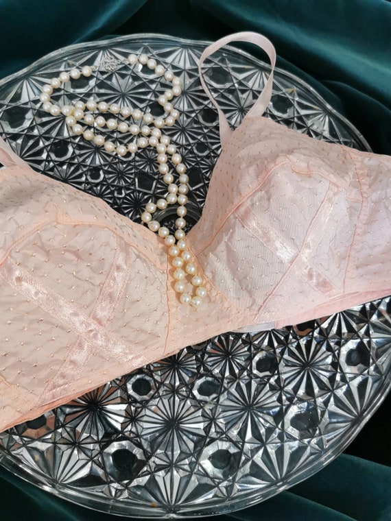 Vintage bra, 1960's satin light pink bullet bra lace … - Gem