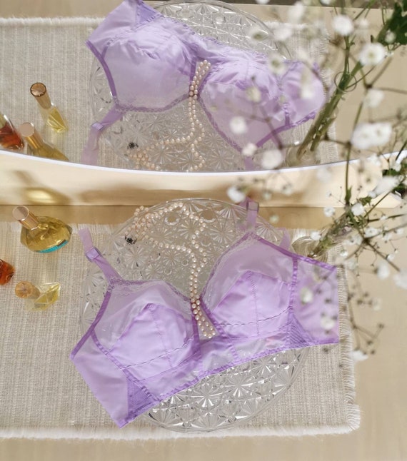 Vintage bra, 1970's purple Triumph bullet bra lace wi… - Gem