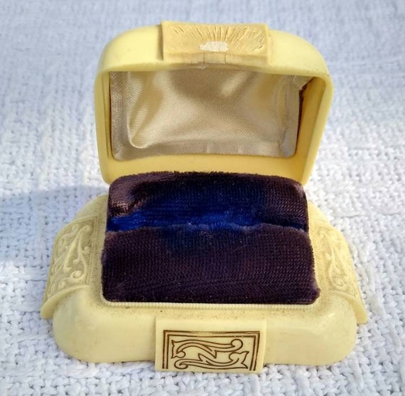 1940s celluloid - Gem