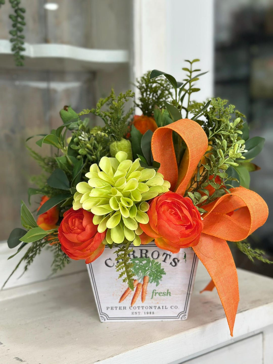Small Carrot Themed Easter Floral Arrangement - Velvet Carrots and ...