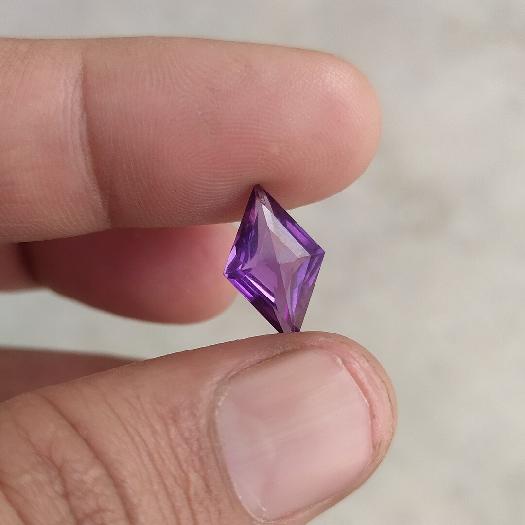 3.1 Carat 14.5x9.2x5.4 MM Kite Shape Natural Transparent Faceted Purple ...