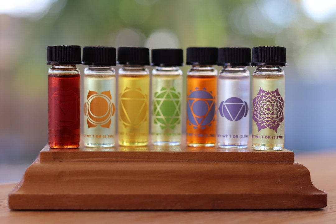 Chakra Aromatherapy Essential Oil Set With Crystals- Perfect to Align ...
