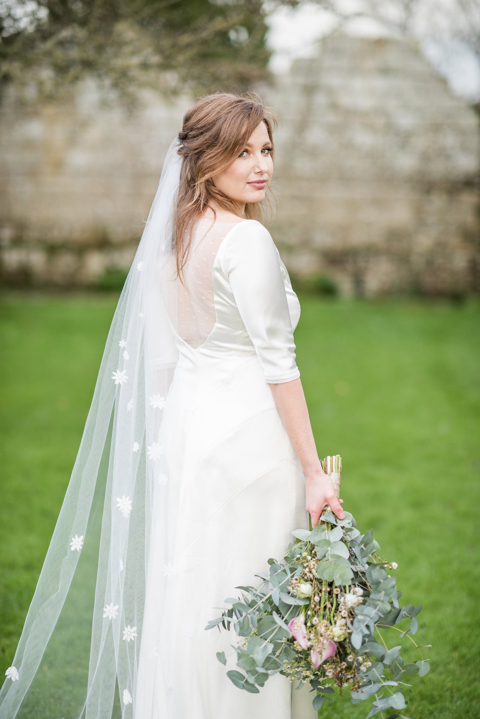 Beautiful Floral Wedding Veil for Elegant Modern Brides, Flower Veil ...