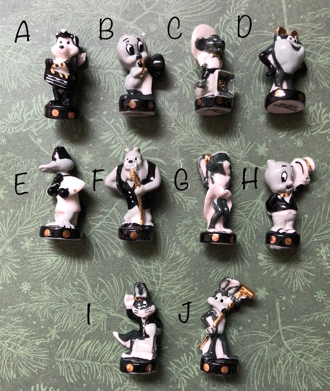 French Beans Miniature Figurines Warner Bros Looney Tunes Black & Gray ...