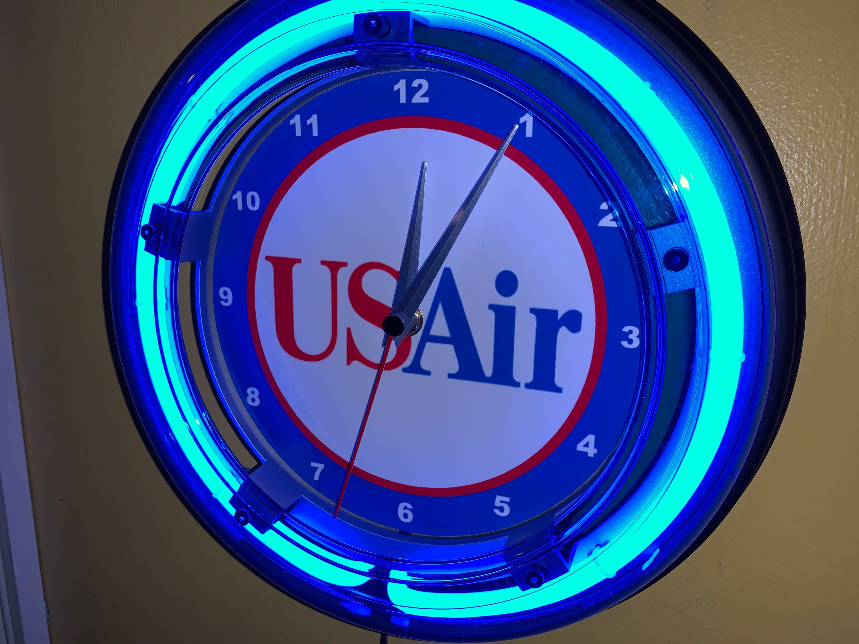 Usair Airlines Airport Terminal Pilot Airplane Stewardess Bar ...