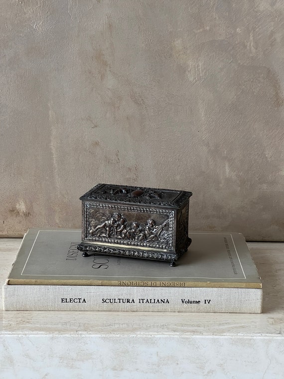 Antique ornate silver plated box - Gem Antique ornate silver plated box - Gem