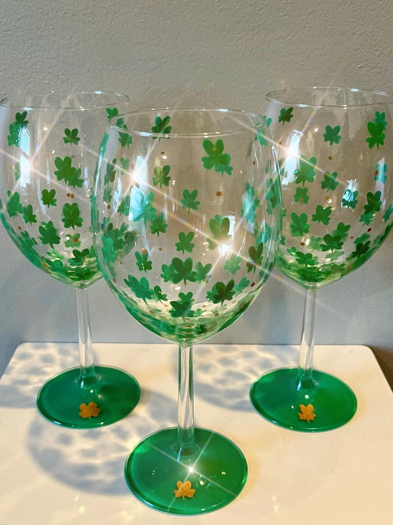 Hand Painted Shamrock Wine Glass: St Patrick's Day Gift - Etsy