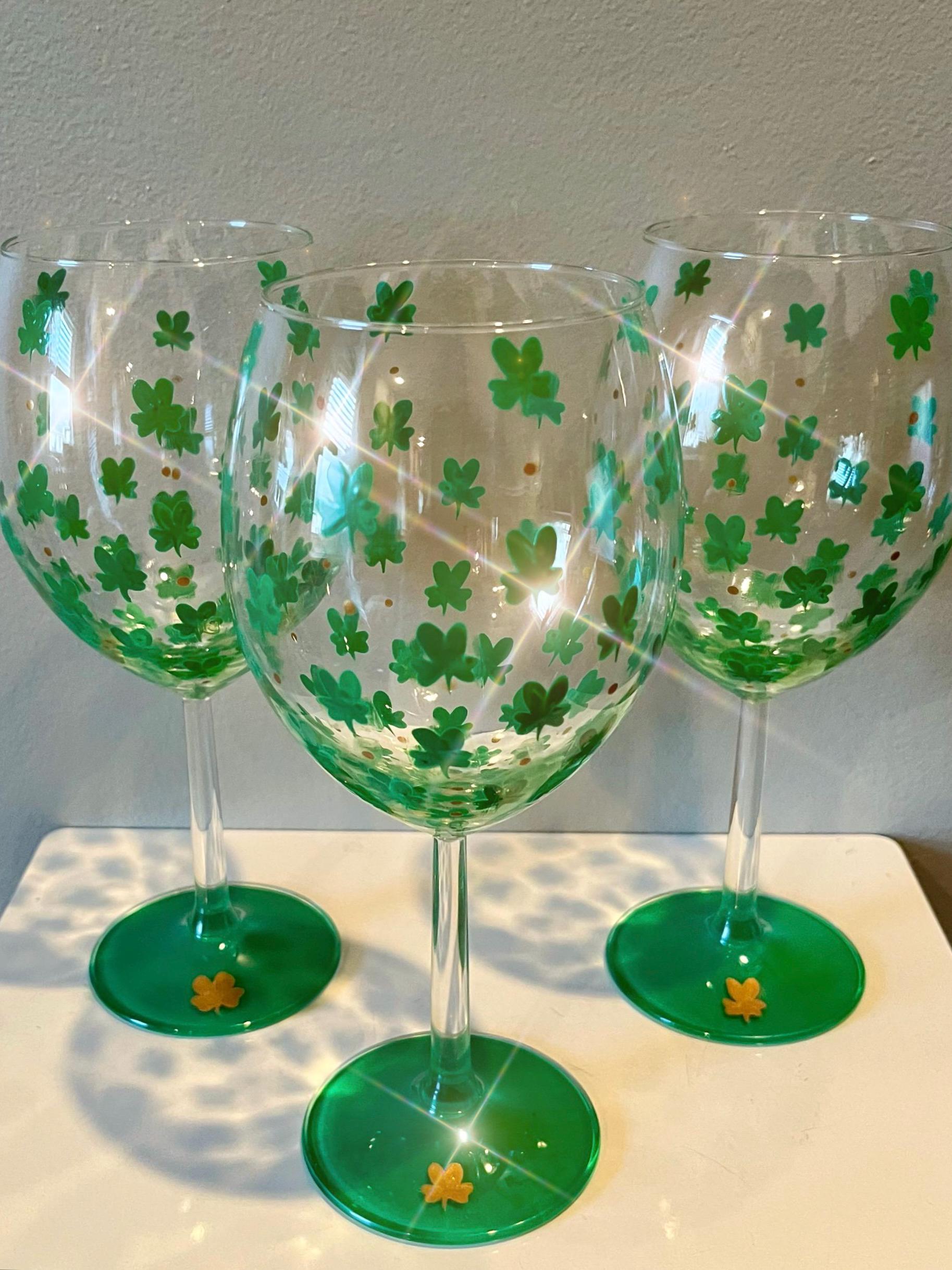 Hand Painted Shamrock Wine Glass: St Patrick's Day Gift - Etsy