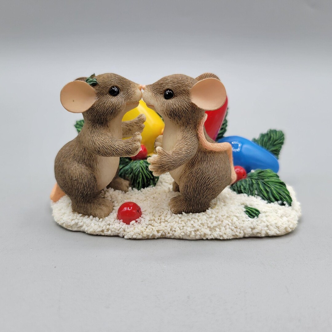 Charming Tails Kiss-mas Lights Figurine Limited Edition 2000 Fitz and ...