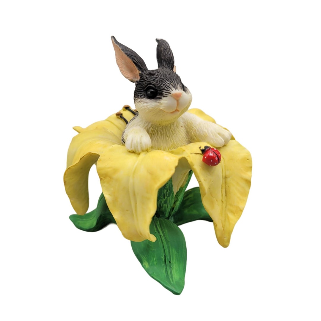 Charming Tails Figurine Binkey in A Lily Rabbit in Flower 89/305 ...