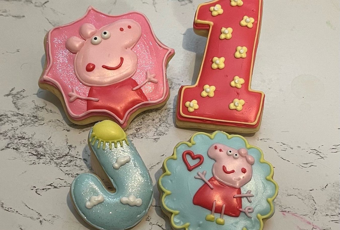 Custom Personalized Pig Family Theme Royal Icing Decorated - Etsy