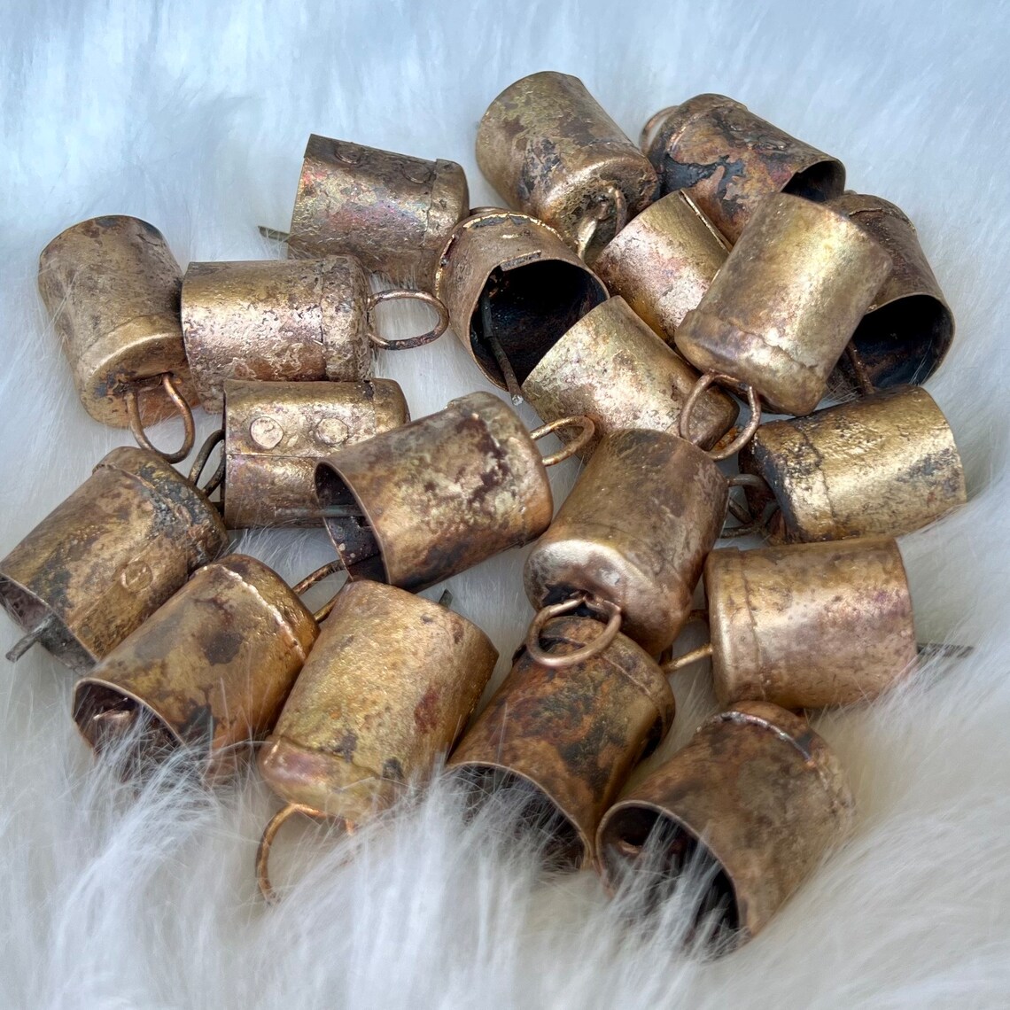 20 Old World Fantasy Bells/costume Bells/fairy Bells/farmhouse - Etsy