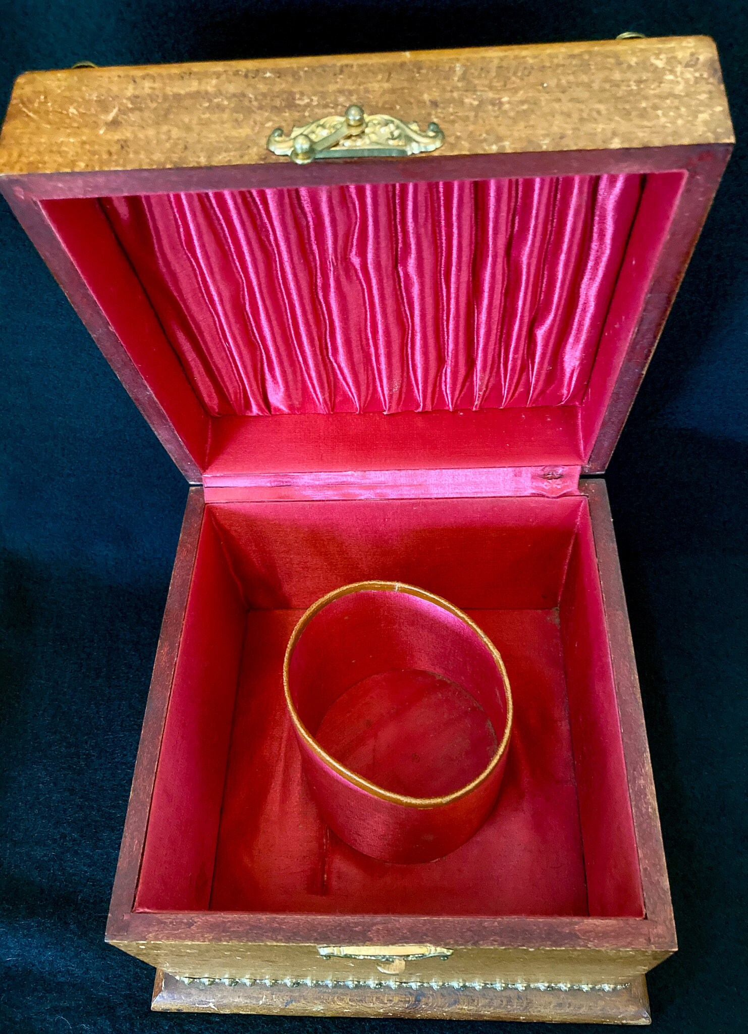 Victorian Era Collar Box With New Old Stock Cuffs and Collars - Etsy