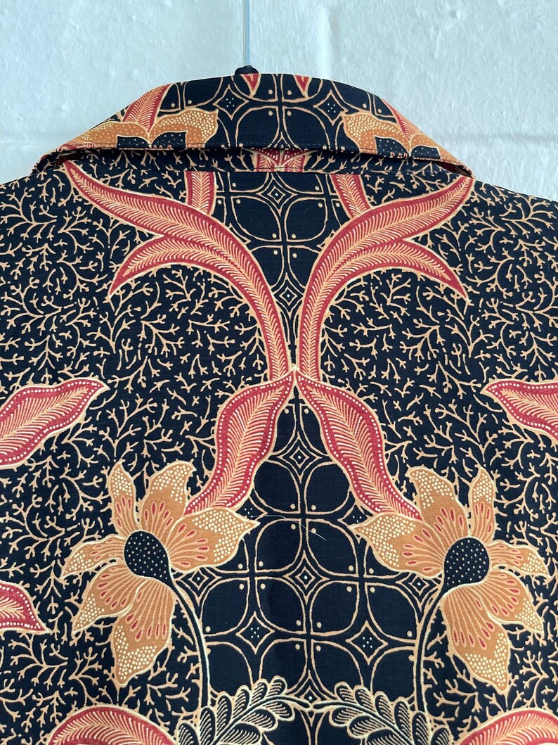 Batik Keris Silky Polyester Shirt: Handcrafted Indonesian Menswear (M ...