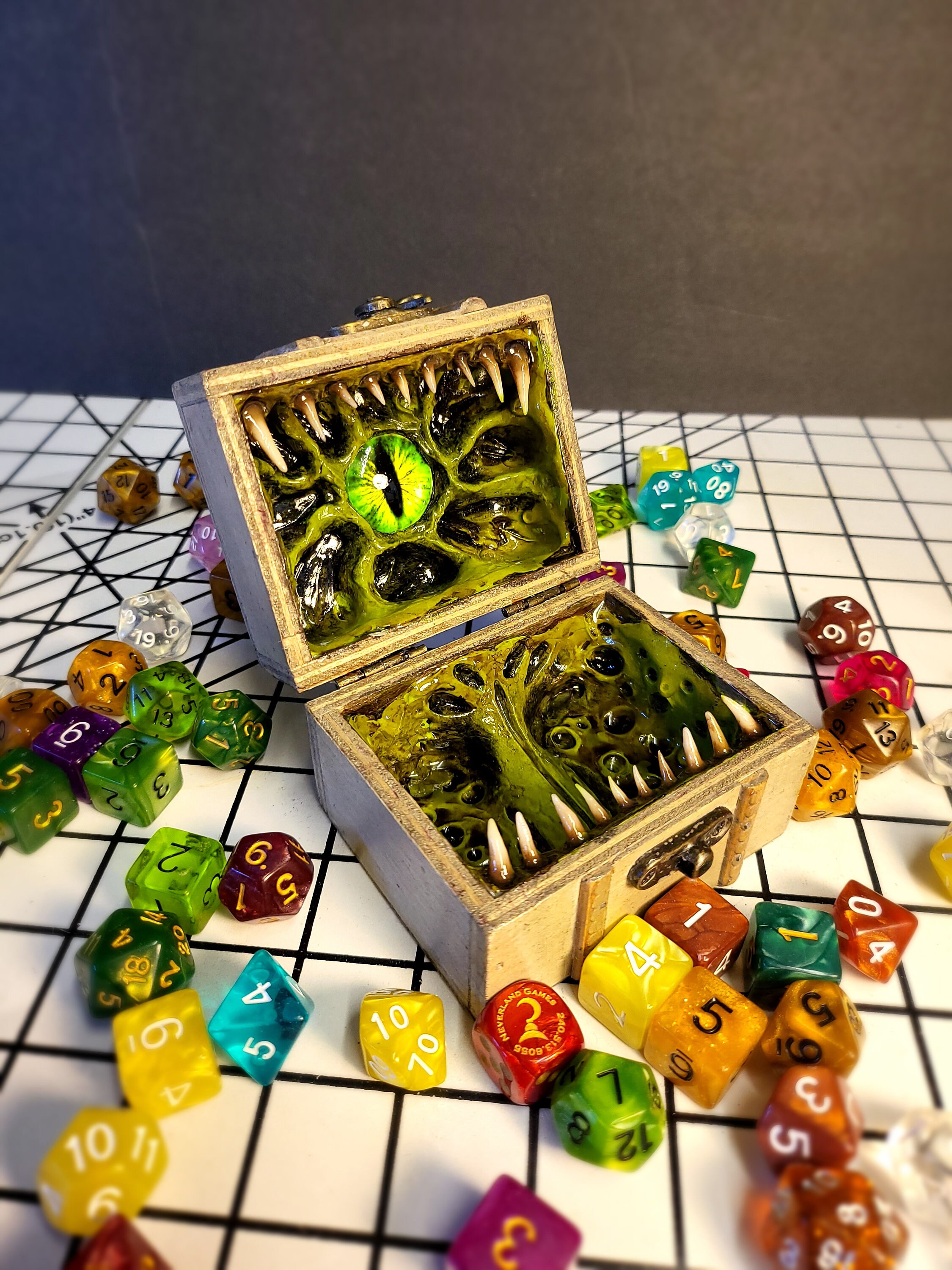 Uvula Style Mimic Small White Mimic Dice Box - Etsy