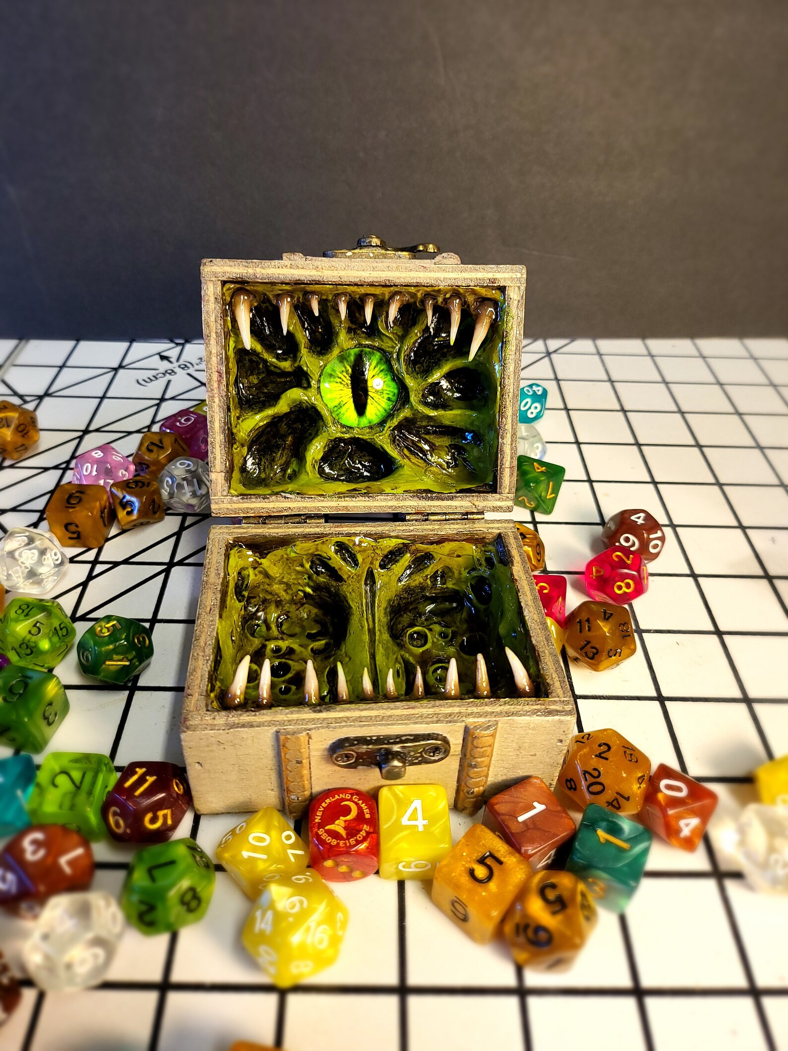 Uvula Style Mimic Small White Mimic Dice Box - Etsy