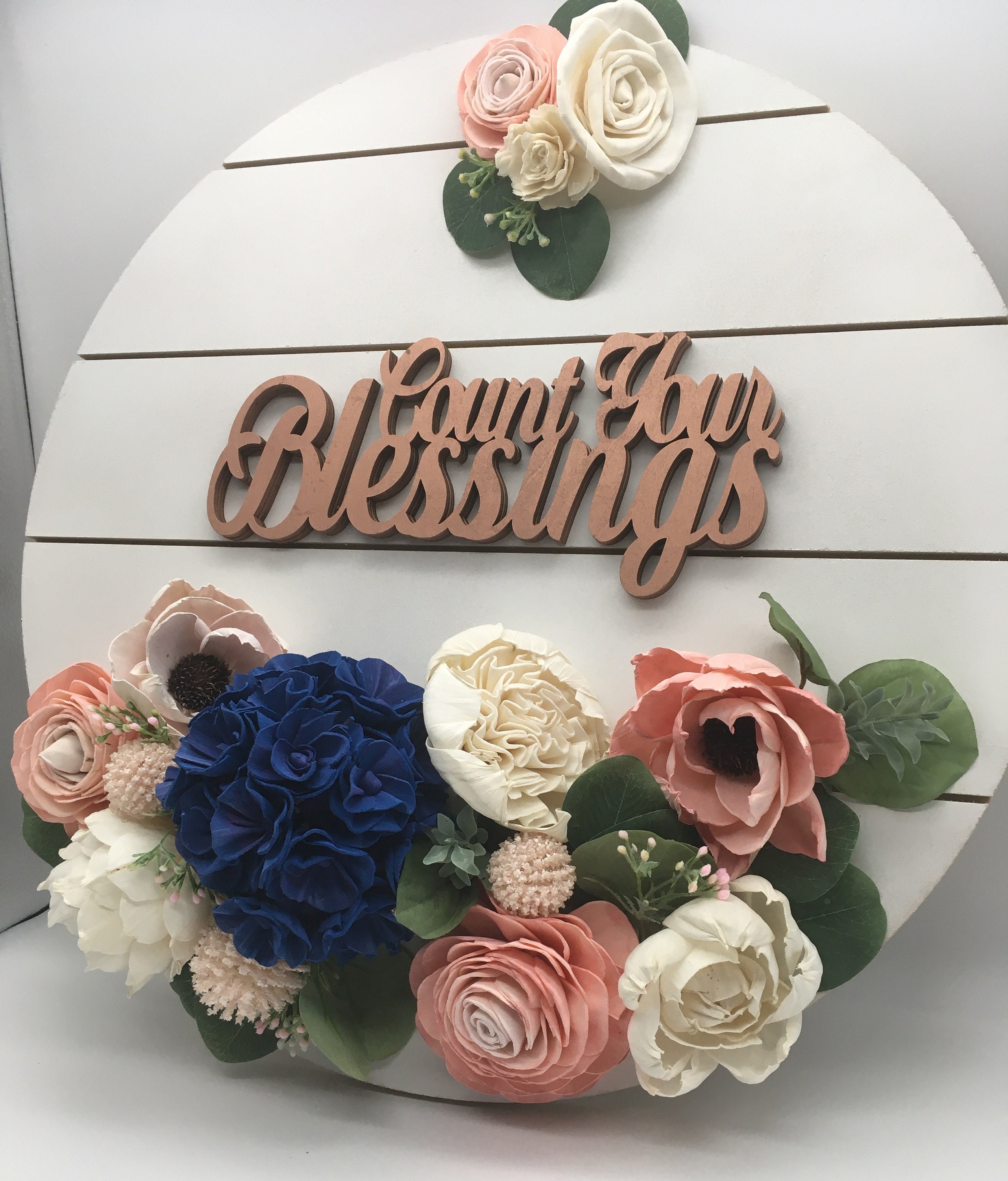 Cartel del círculo de madera de listones con flores de madera de Sola A ...