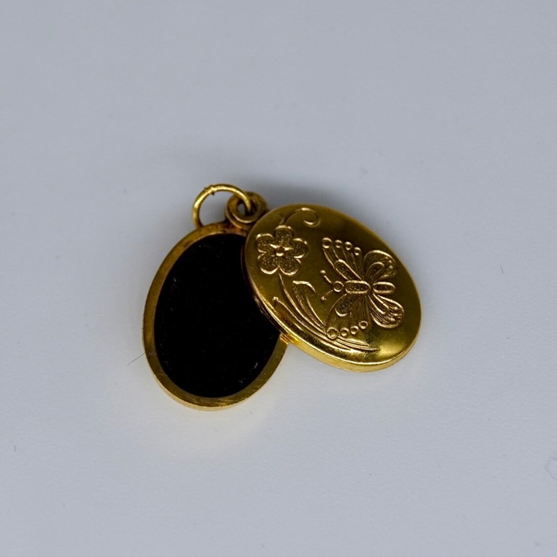 A Cute Little Vintage Sliding Locket Engraved With Butterfly Motif, 9ct ...