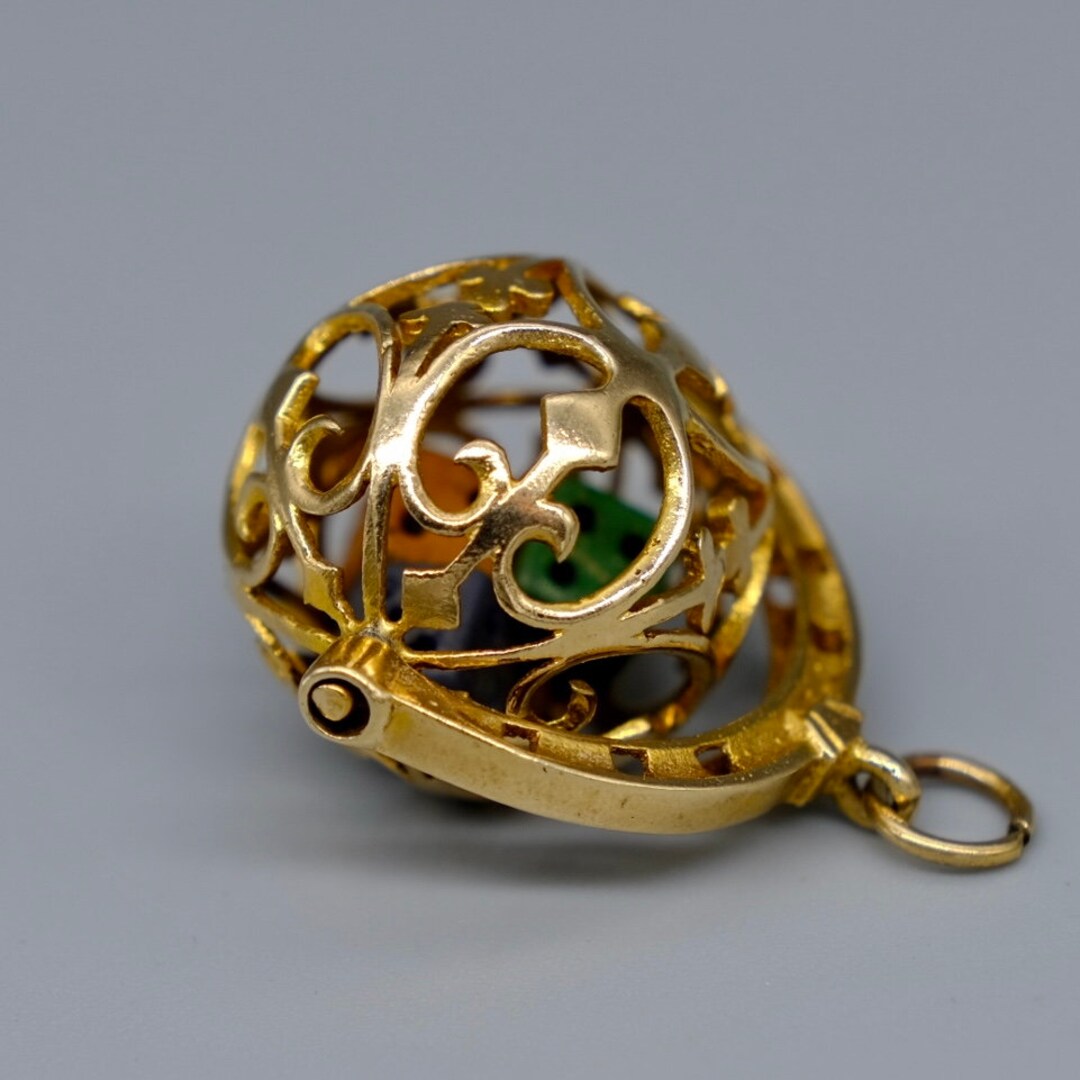 A Fab Vintage 9ct Yellow Gold Spinning Orb Pendant Containing Three ...