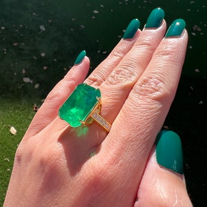 15 Carat Jumbo Emerald Green Solitaire Engagement Ring, May Birthstone ...