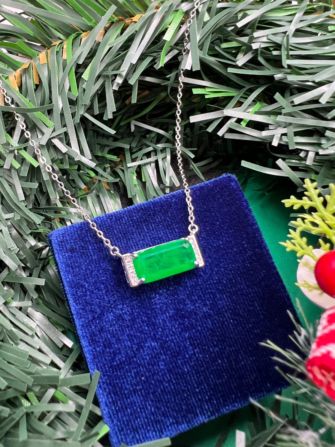Minimalist Emerald Green Pendant, Geometric Minimalist Pendant ...